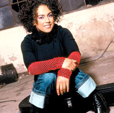 Ilona, una colombiana que quiere revolucionar el pop