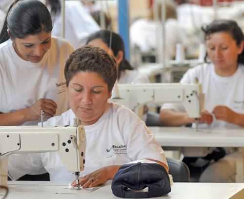 Con 100 operarios comenzó a funcionar la textil de Los Ralos