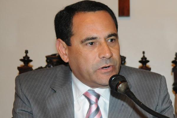 Amado buscará consensos pero critica con dureza a la oposición