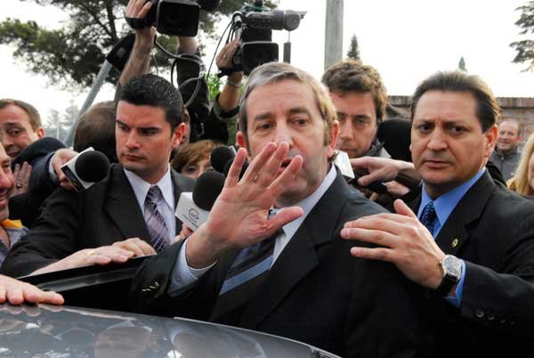 Cobos desafió a que le inicien un juicio político para echarlo