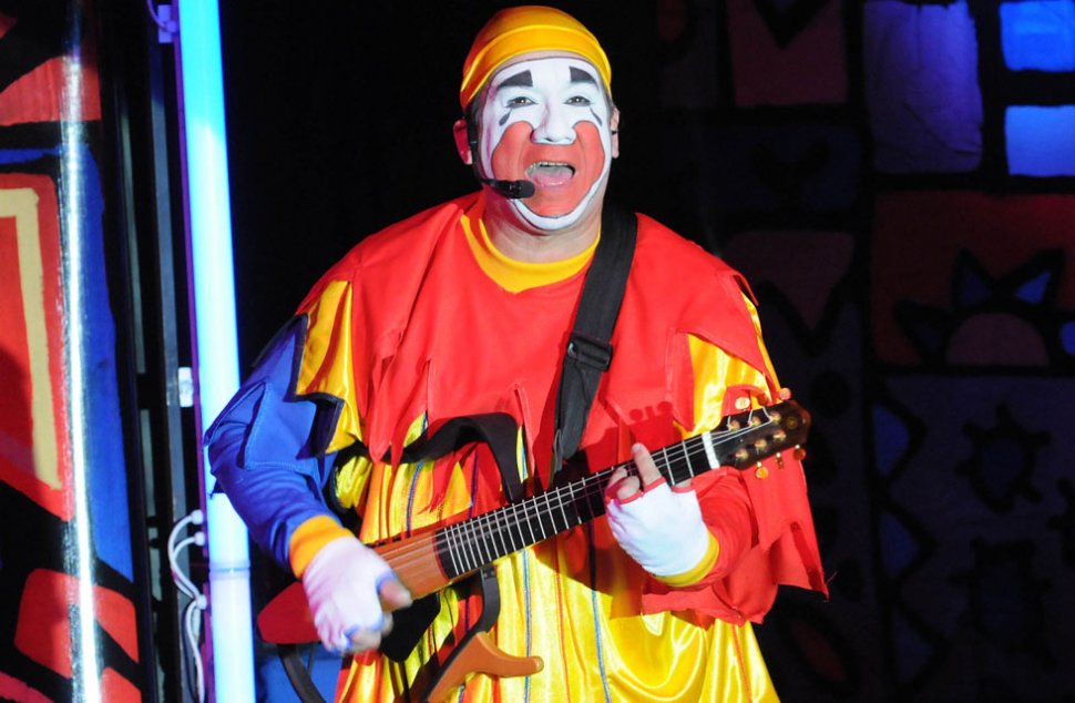 Con canciones y diálogos con los chicos, la fórmula de Piñón Fijo sigue ...