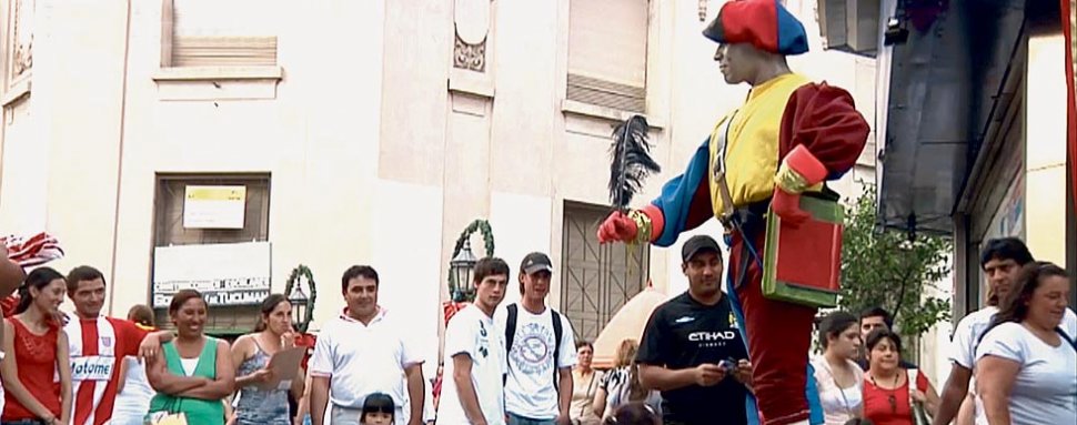 Sacan su arte a la calle y colorean la ciudad - LA GACETA Tucumán