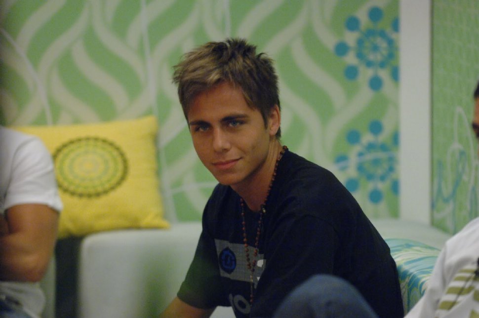 Gran Hermano 2011: Mientras Cristian U lo aleja, Martín Pepa amenaza ...