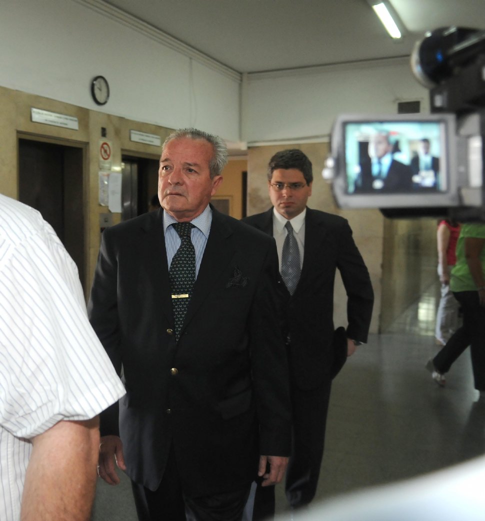 El ex juez Parache presentó un certificado médico y no declaró