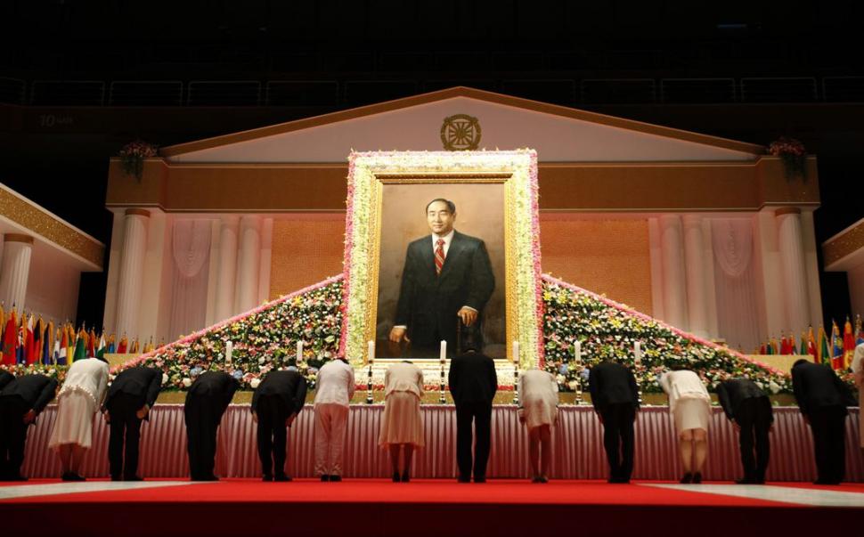 En Corea del Sur lloran la muerte del "mesías" de la secta Moon