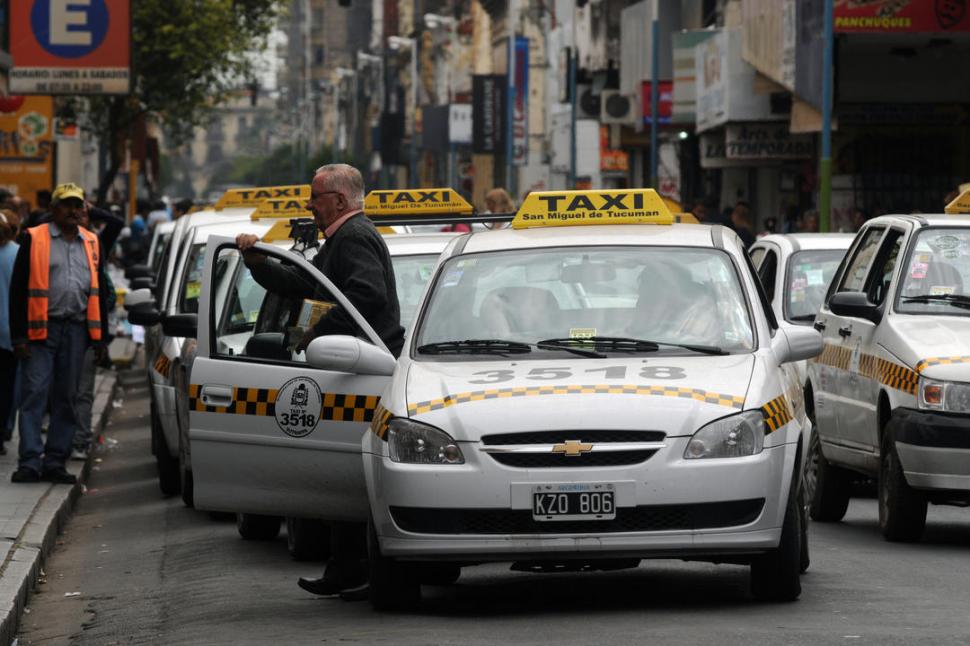 Proponen que haya menos taxis en las calles de la ciudad