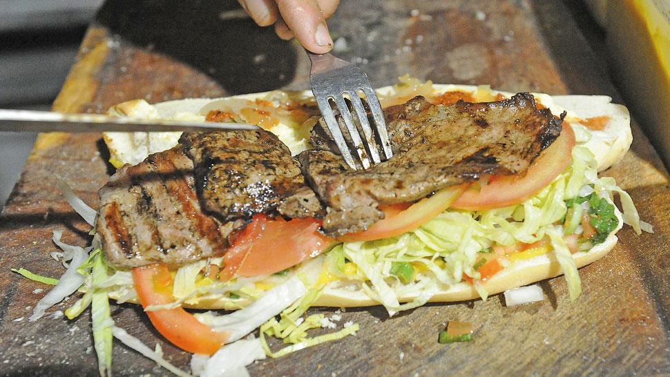 Dos pasiones tucumanas apretadas entre panes