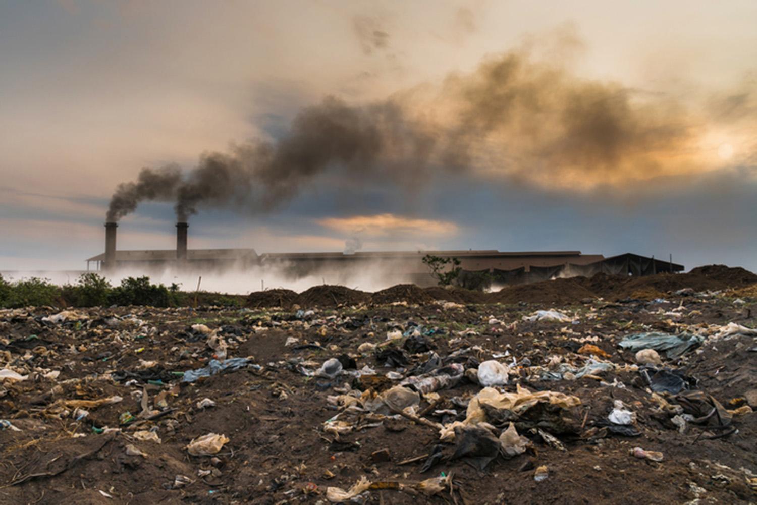 Jóvenes preocupados por la contaminación