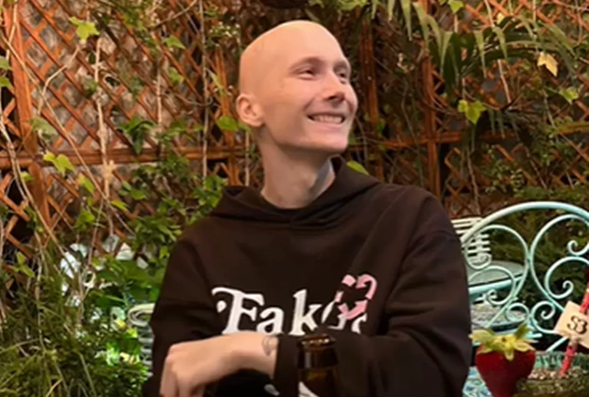 Quién era Charlie, el tiktoker que murió tras ponerle humor a su lucha contra el cáncer
