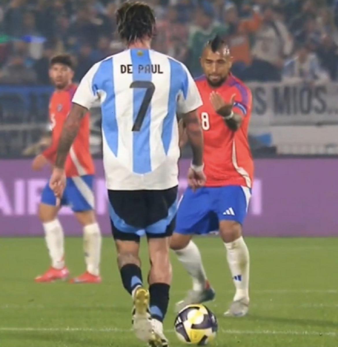 Rodrigo De Paul tuvo un cruce picante con Vidal y sus gestos recorren el mundo