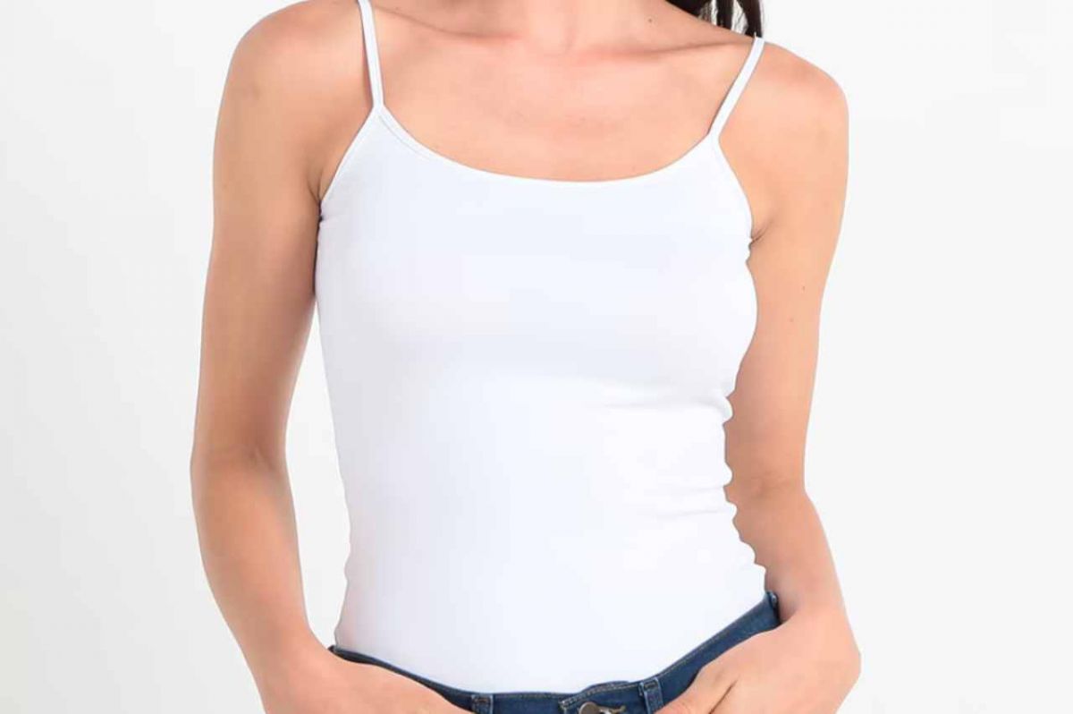 No se usará más la remera blanca básica: esta es la tendencia que viene a reemplazarla en 2026