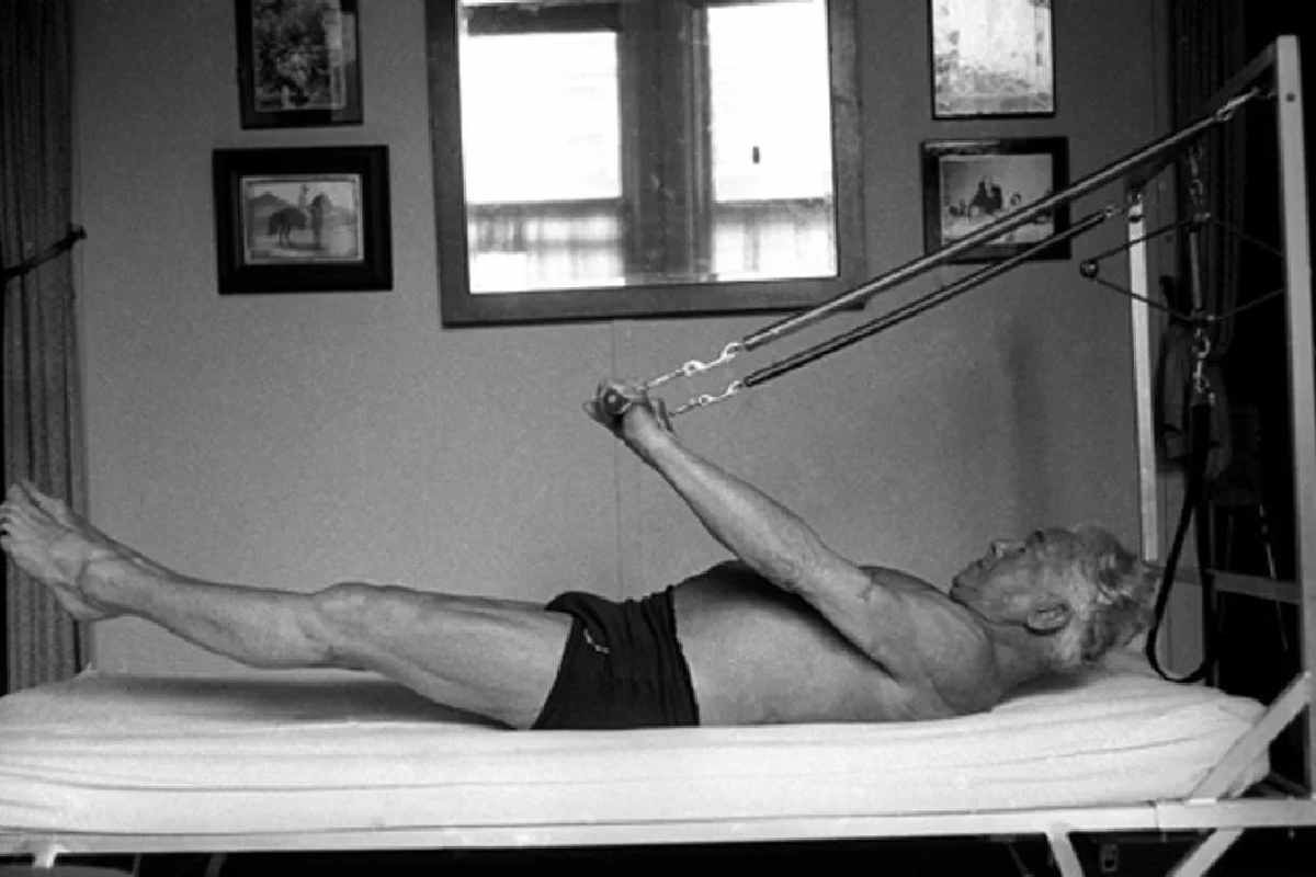 Quién fue Joseph Pilates, el genio que se inspiró en un gato y un bebé ...