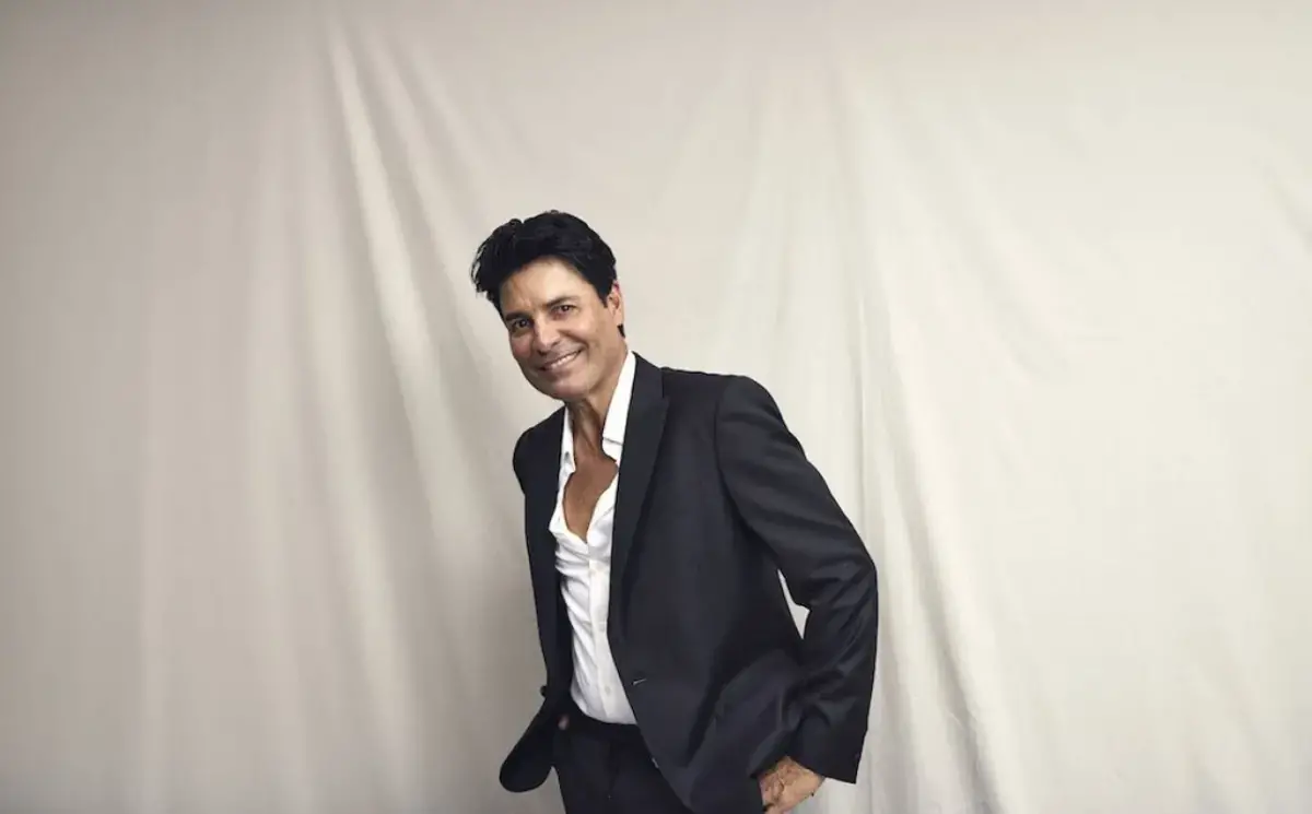 آدمک ها یکدیگر را تکان می دهند