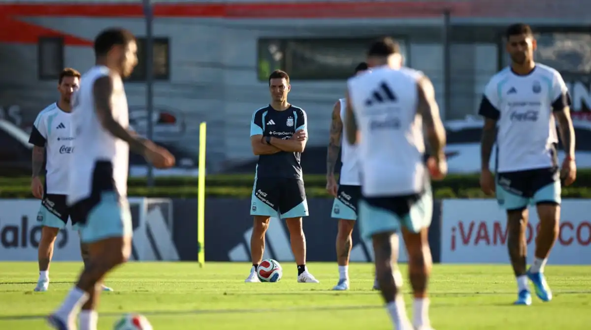 Quiénes son los tres jugadores que analiza Scaloni para reemplazar a ...
