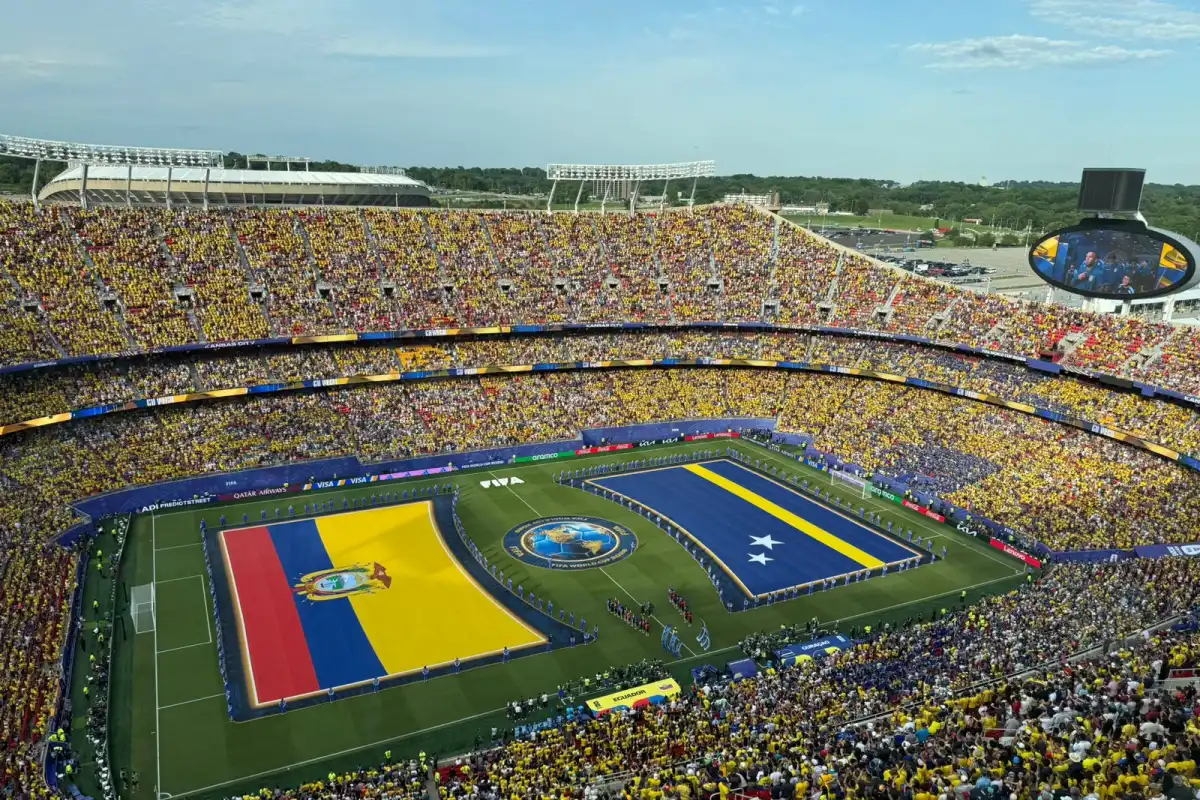 Qué hicieron los hinchas de Ecuador para intentar quebrar el récord ...